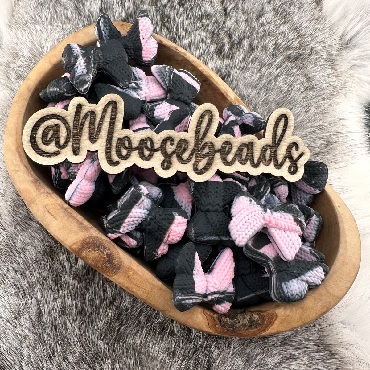 S-1123 Messi Pink & Black Swirl Cable Knit Bow Silicone Focal EXCLUSIV ...
